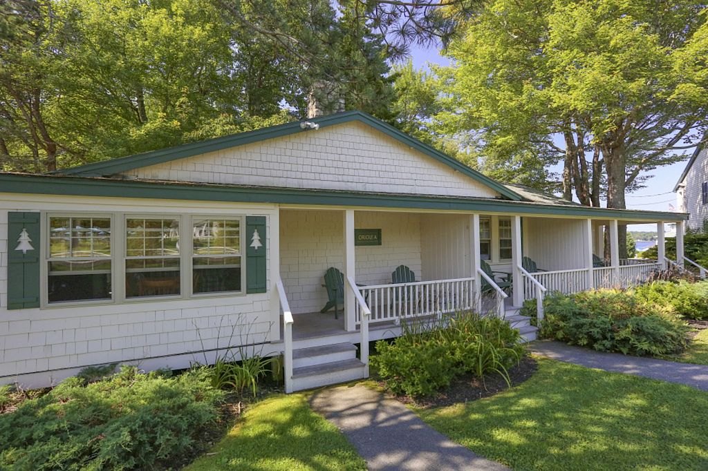 Boothway Harbor Cottage Rooms - Spruce Point Inn