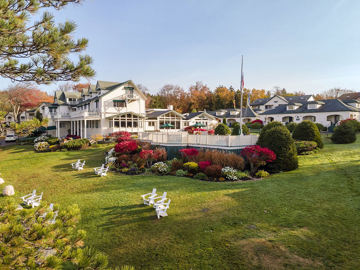 Spruce Point Inn: Embracing the Timeless Charms of Coastal Living