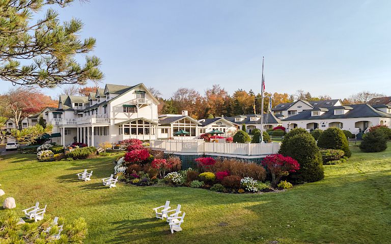 Spruce Point Inn: Embracing the Timeless Charms of Coastal Living